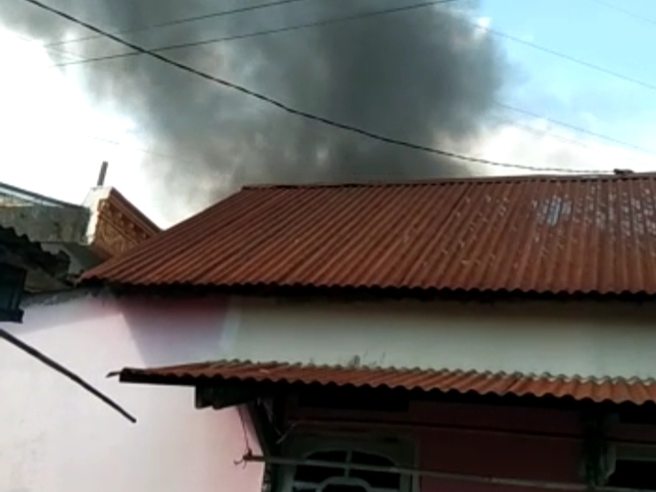 Rumah Terbakar Diduga Korsleting Listrik, 2 Unit Motor Ikut Hangus