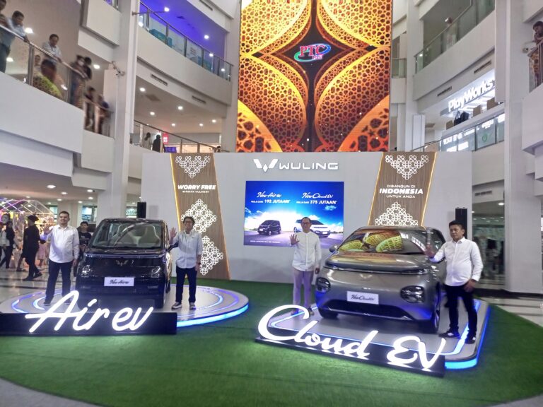 Wuling Perkenalkan Kendaraan Listrik Terbaru, New Air EV Dan New Cloud EV Di Palembang
